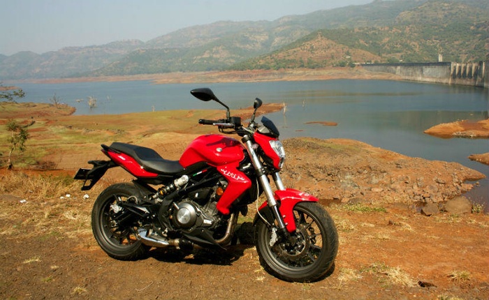 Benelli TNT 300 Price 2021 | Mileage, Specs, Images of TNT 300 - carandbike
