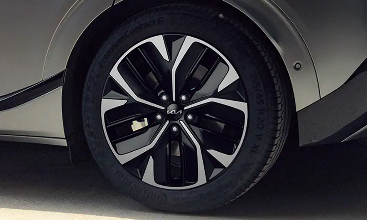 Kia EV6 Electric Car Price in India 2023 - Images, Mileage & Reviews ...