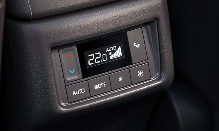 Invicto Zeta Plus 7 Seater Model Price, Photos, Mileage - carandbike