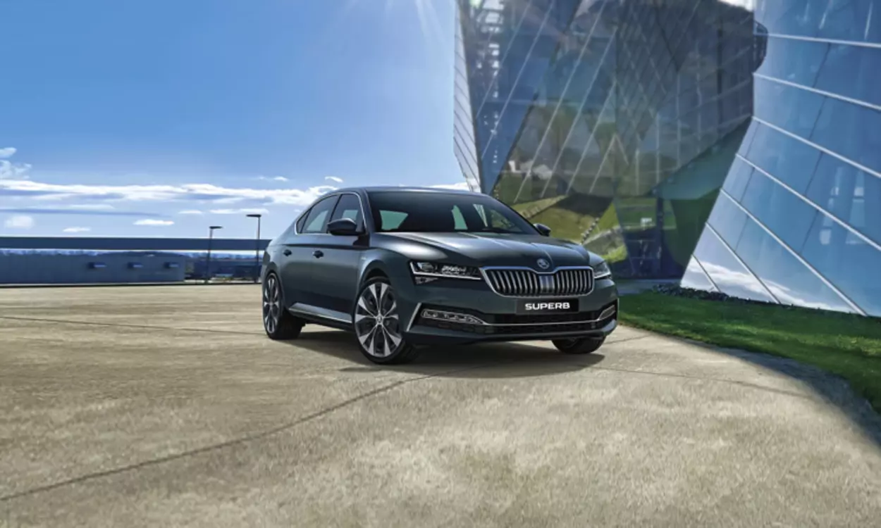 Skoda Superb Price in India 2022 - Images, Mileage & Reviews - carandbike