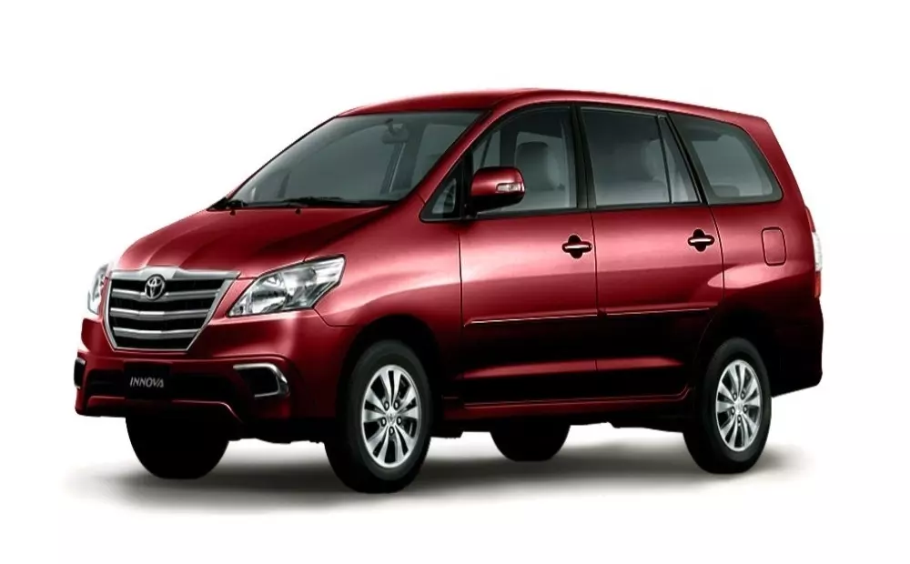 Toyota Innova Price in India 2022 - Images, Mileage & Reviews - carandbike