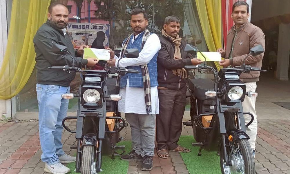 Kinetic Green Initiates E-Luna Electric Moped Deliveries - All About ...