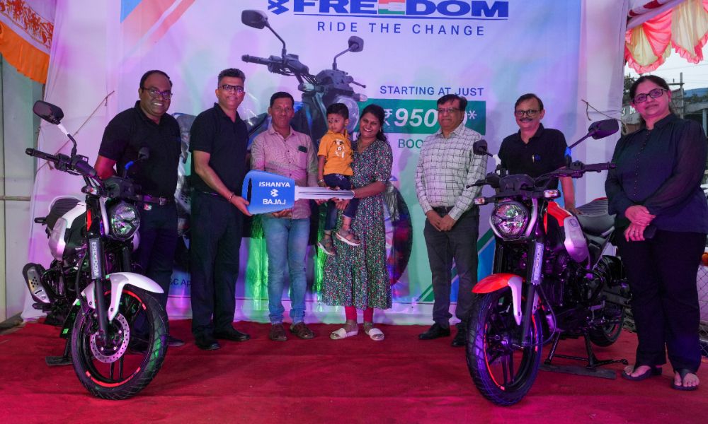 Bajaj Freedom 125 CNG Deliveries Commence; First Bike Delivered In Pune ...