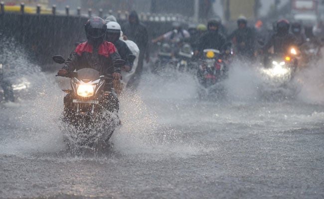 Top 5 Tips For Riding Motorcycles In The Rain
